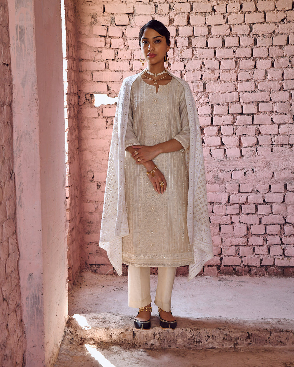 OFF-WHITE CHIKANKARI CHANDERI KURTA SET – Karaj jaipur