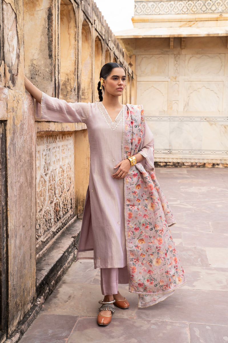 V-NECK PASTEL PURPLE EMBROIDERED CRUSHED TISSUE KURTA SET – Karaj jaipur